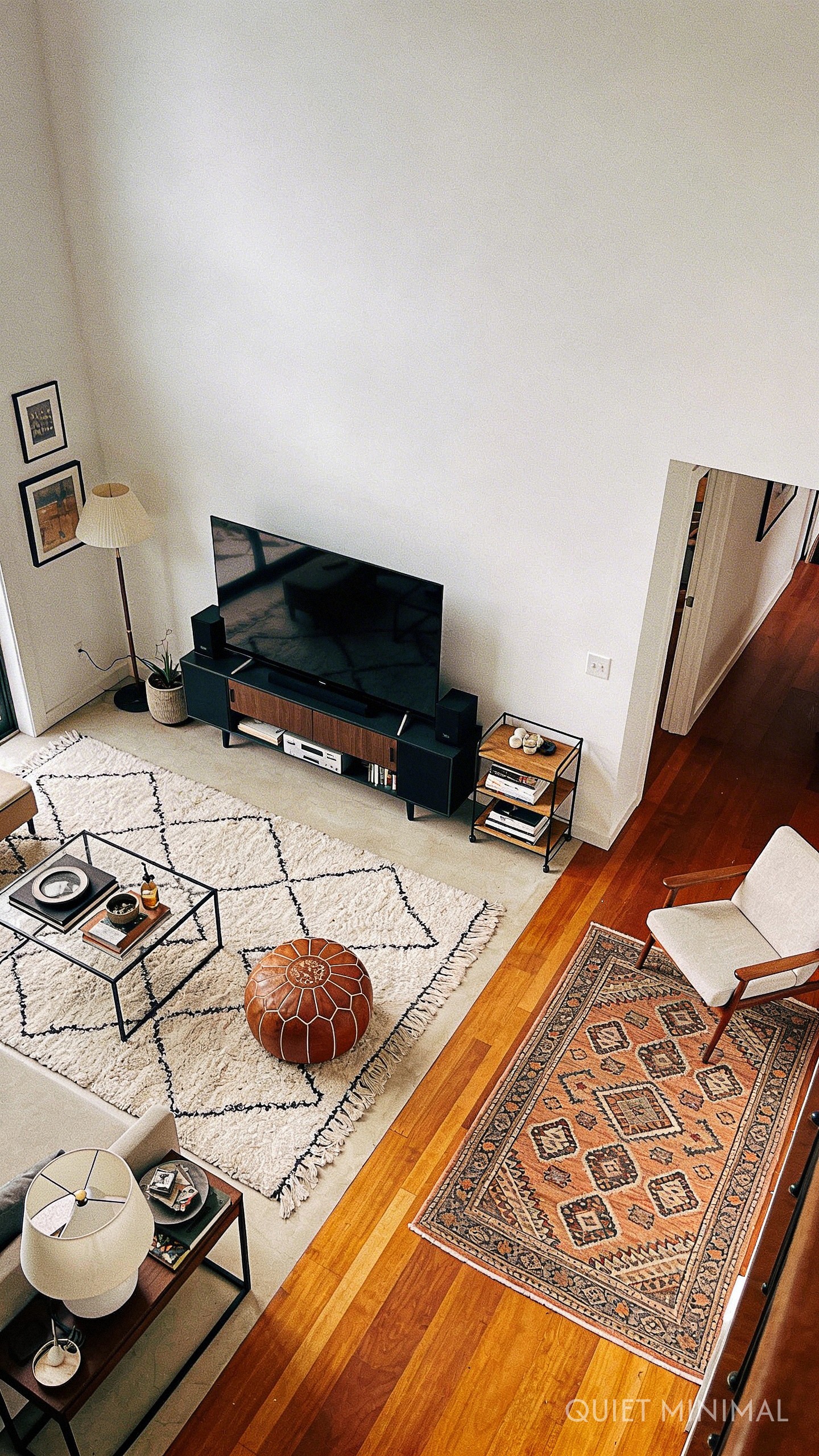 How Double Space Living Room Zoning Works For Privacy? - Quiet Minimal